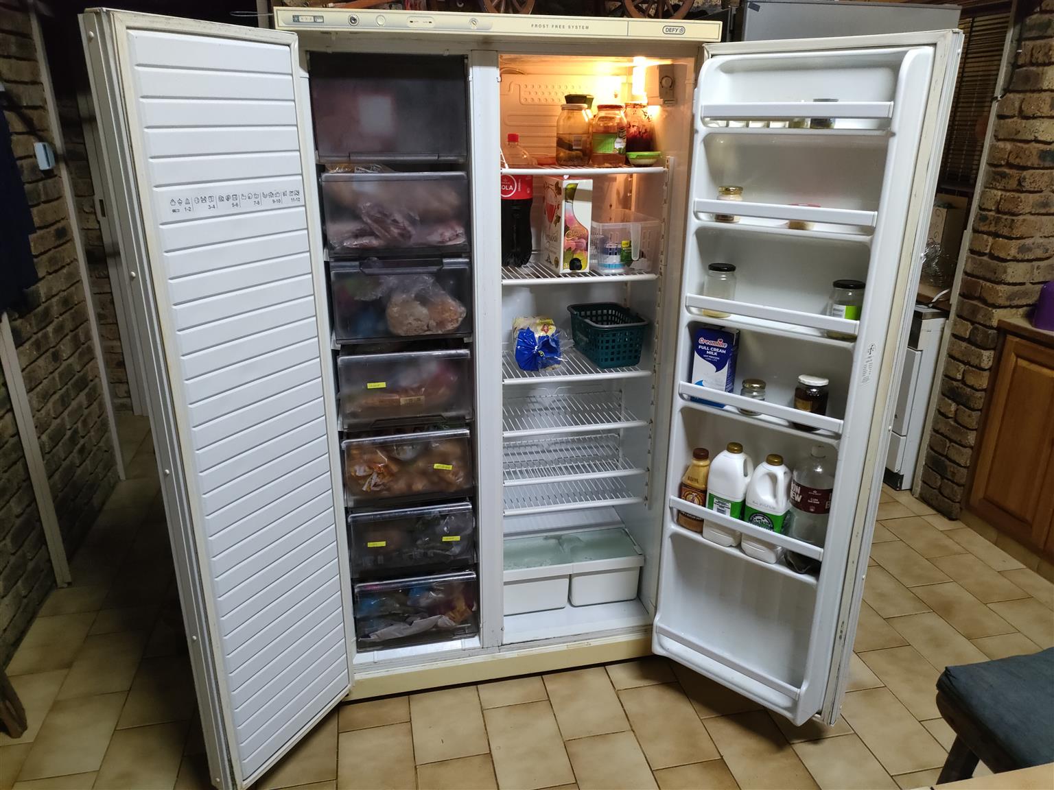 Defy Double door side by side fridge/freezer.White.640L | Junk Mail