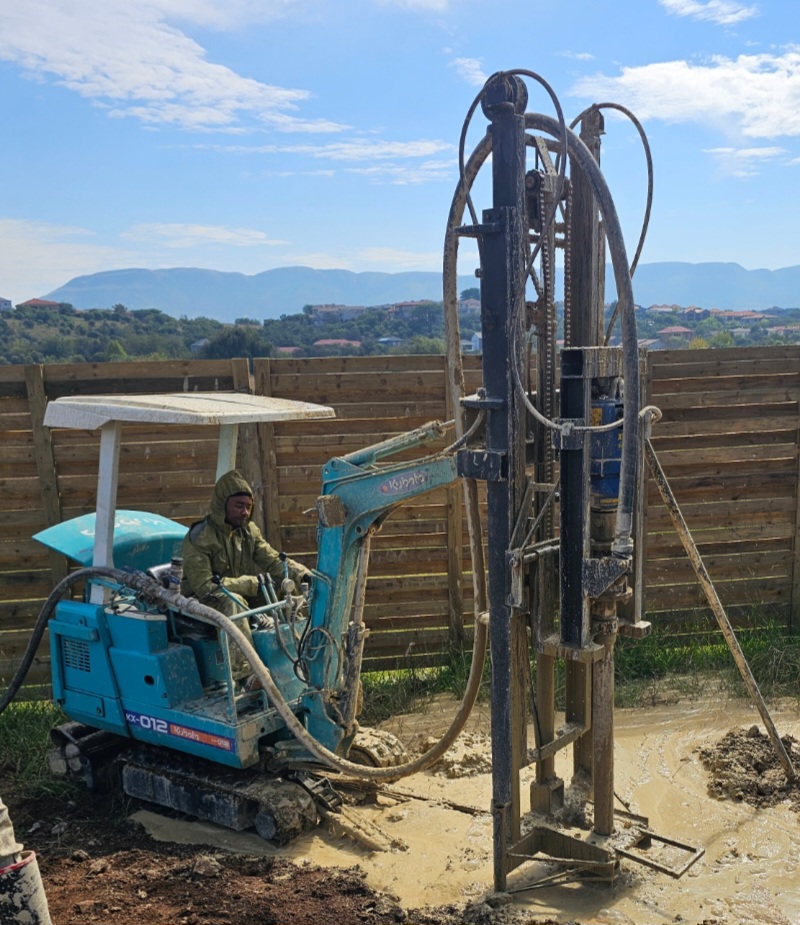 Mini drill rig and Compressor for sale. | Junk Mail Marketplace