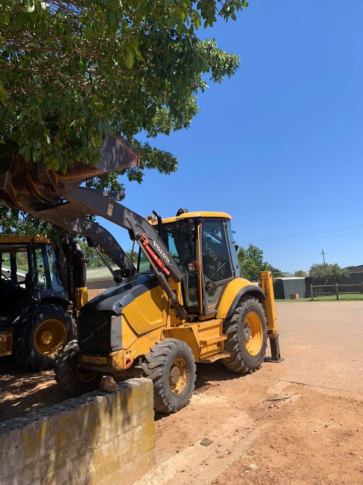 Volvo BL61 TLB | Junk Mail