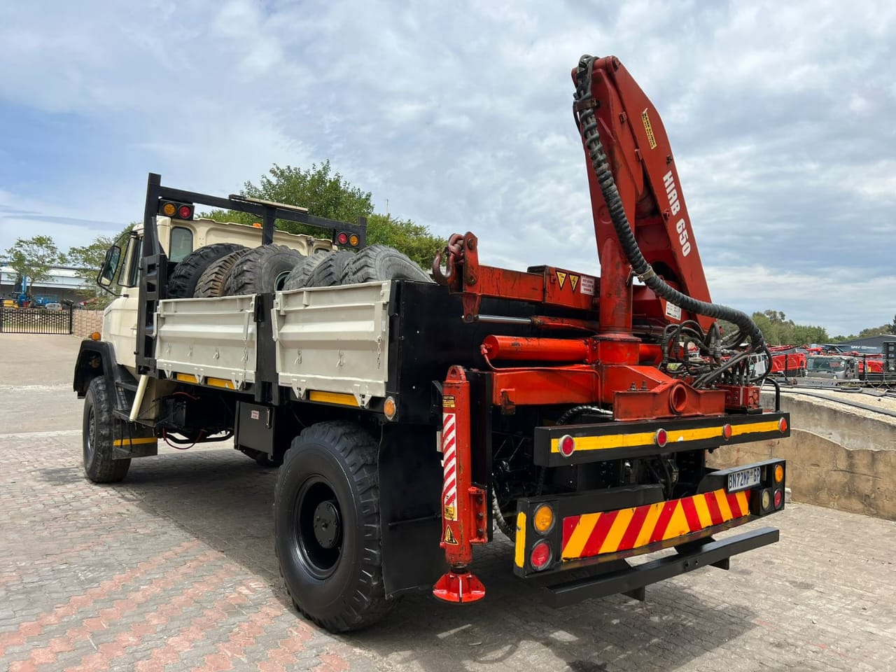 Samil 50 1988 Full working condition 4x4 drive train Crane has a few ...