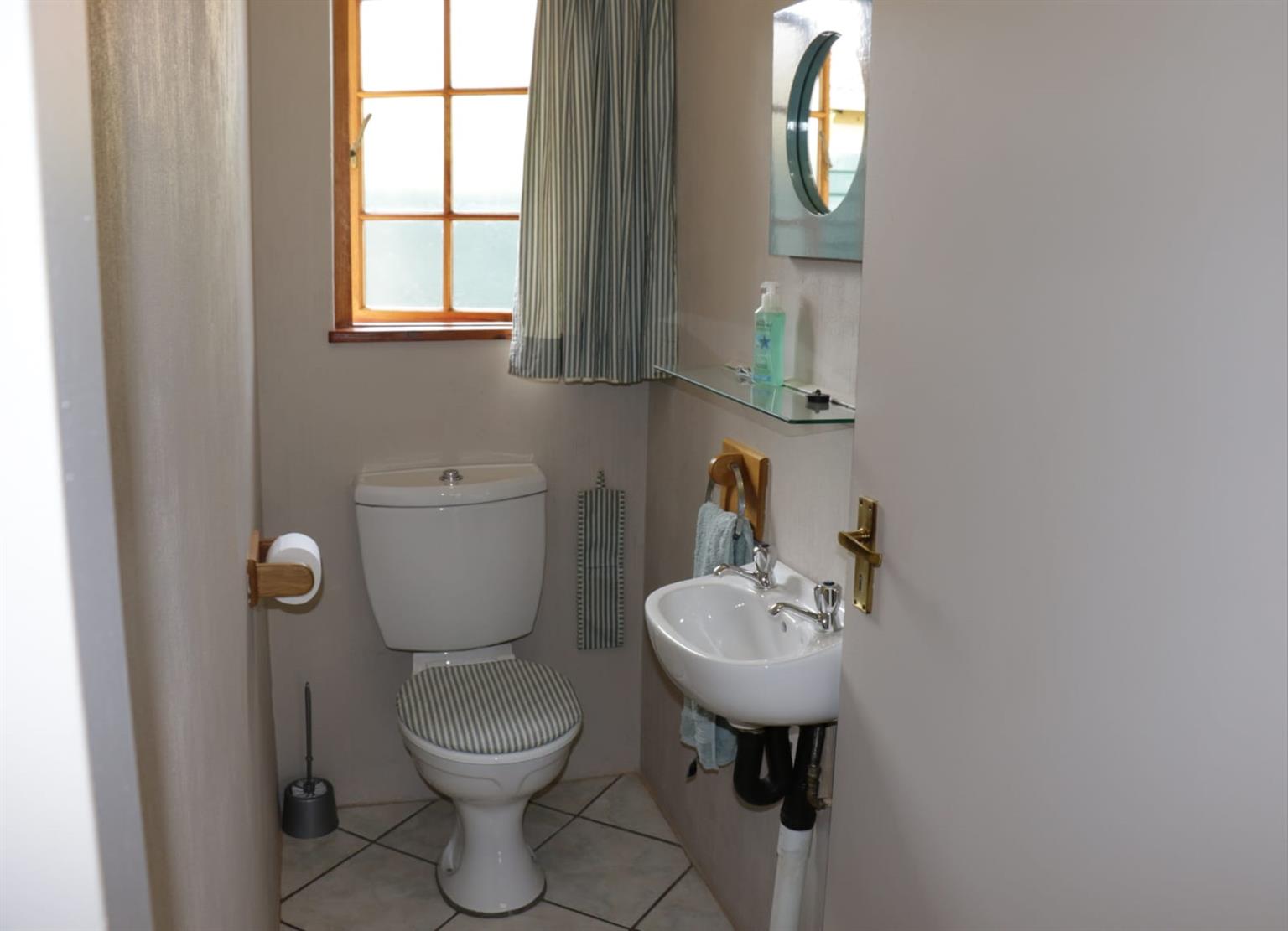 Charming 2-Bedroom Flatlet in Jordaanpark | Junk Mail Marketplace