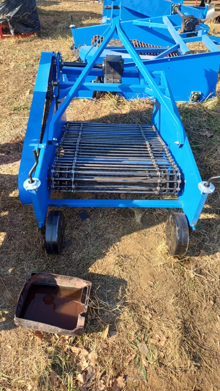 New Single Row Potato Lifter/ Harvester 0.9m wide mouth For Sale | Junk ...