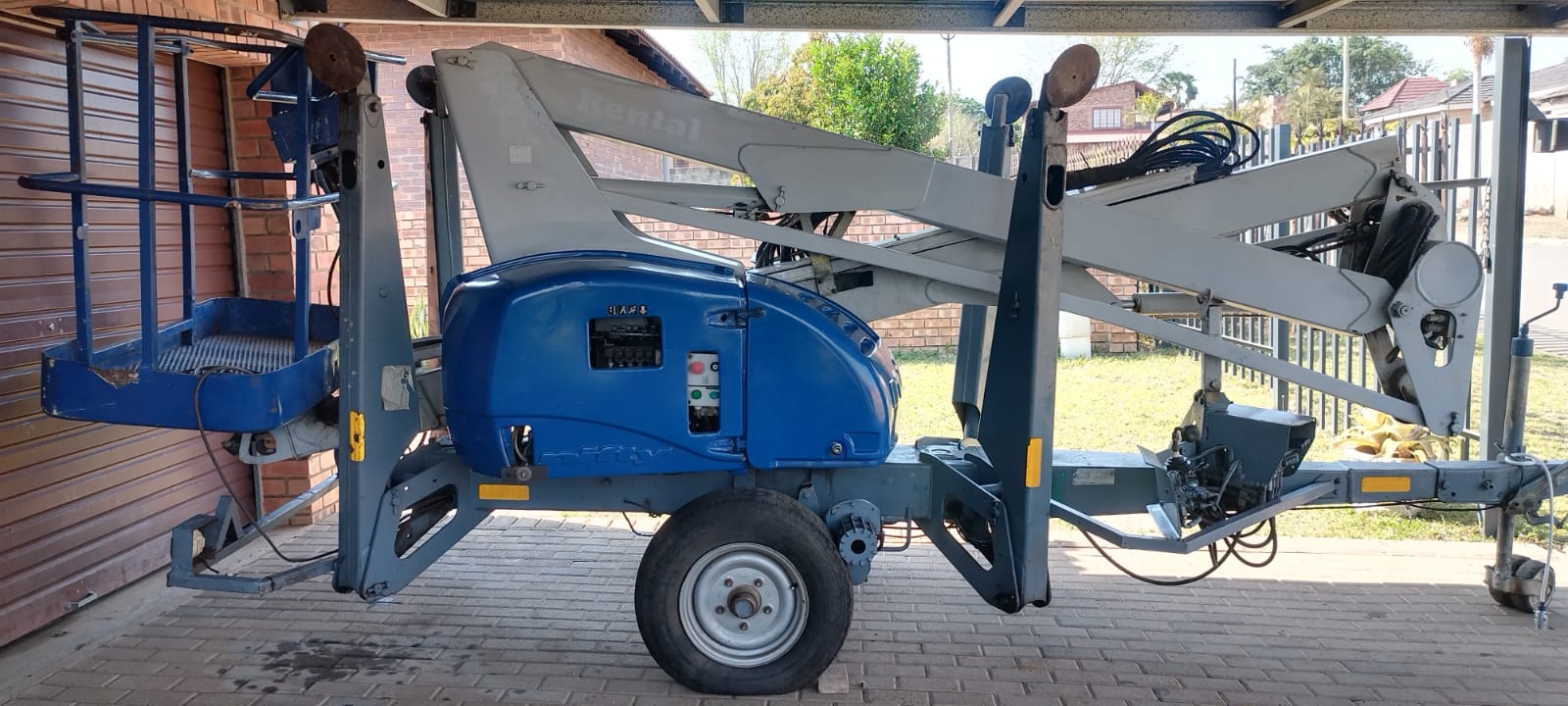 15m Articulating Boom Nifty lift | Junk Mail Marketplace