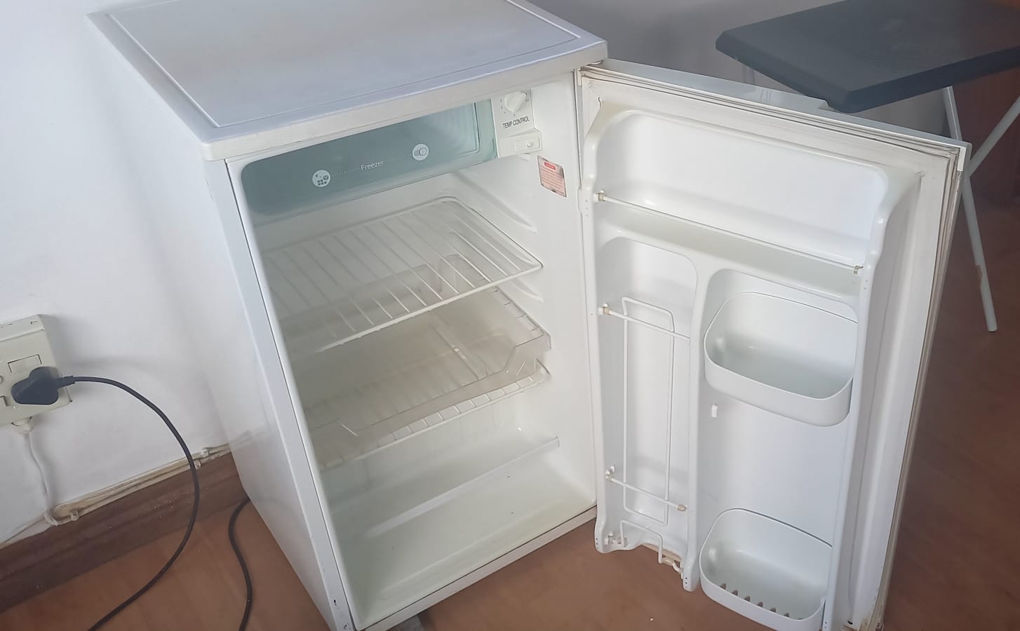 LG Mini Bar Fridge | Junk Mail Marketplace