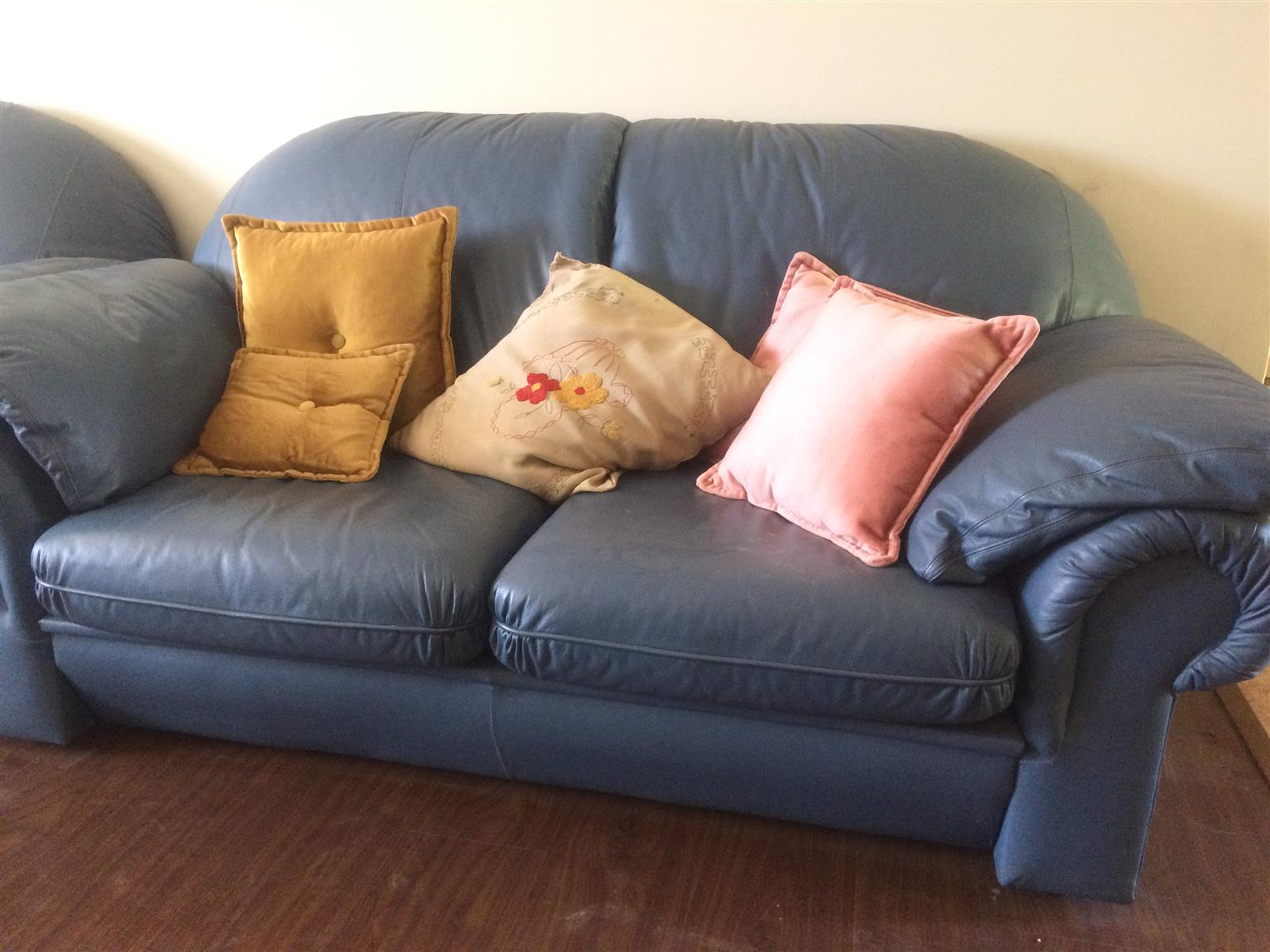 Full hide leather couch | Junk Mail Marketplace