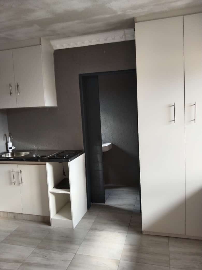 Bachelor room to rent in block cc.(WiFi) | Junk Mail