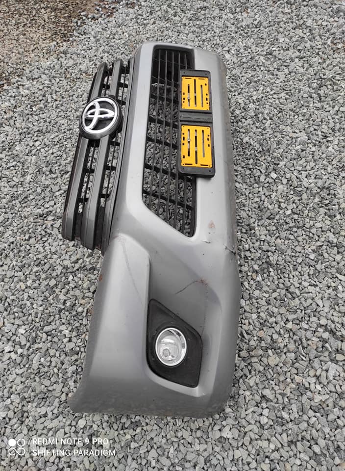 Toyota front bumper complete set - Grey | Junk Mail