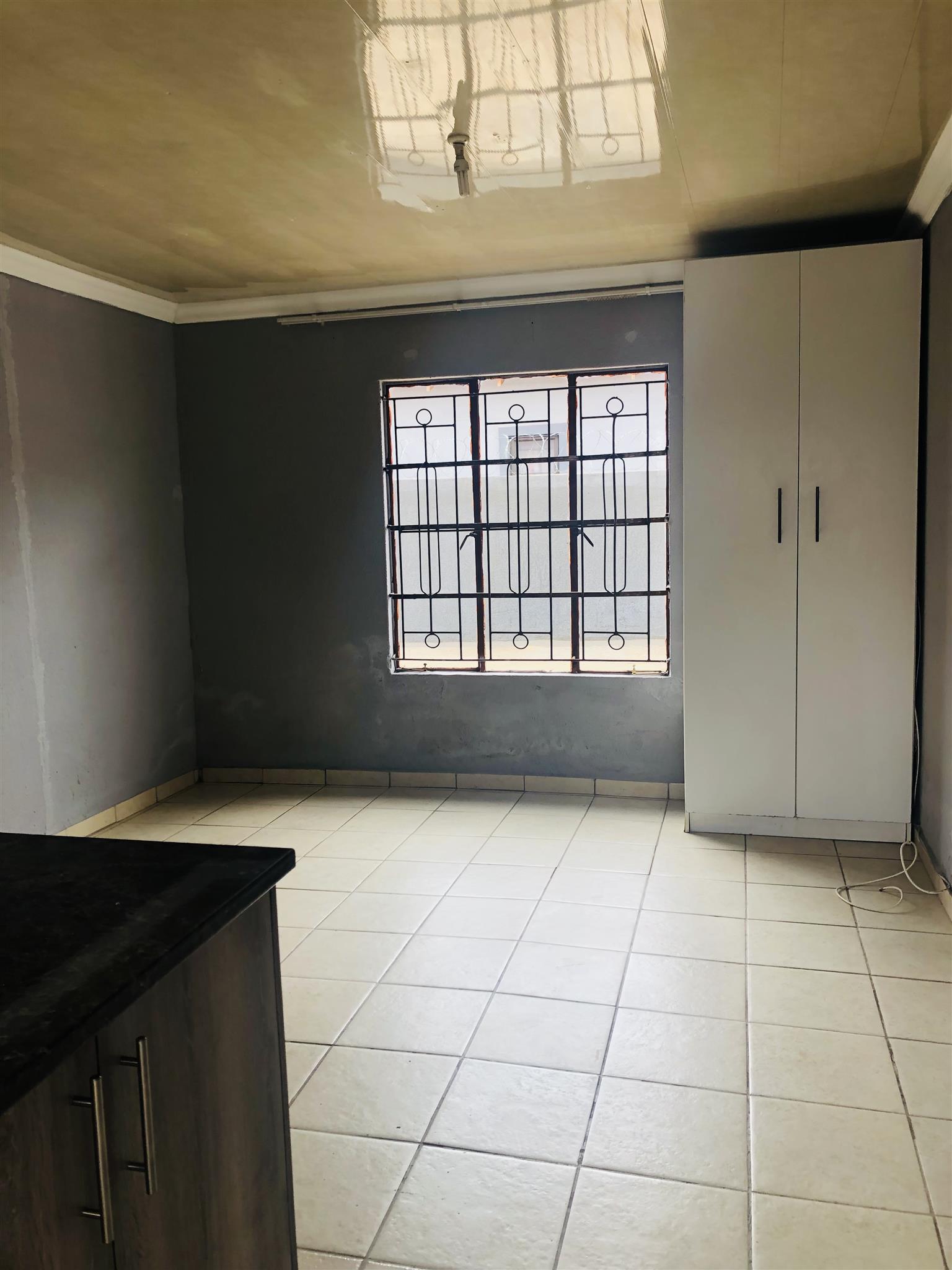 Bachelor room to rent | Junk Mail