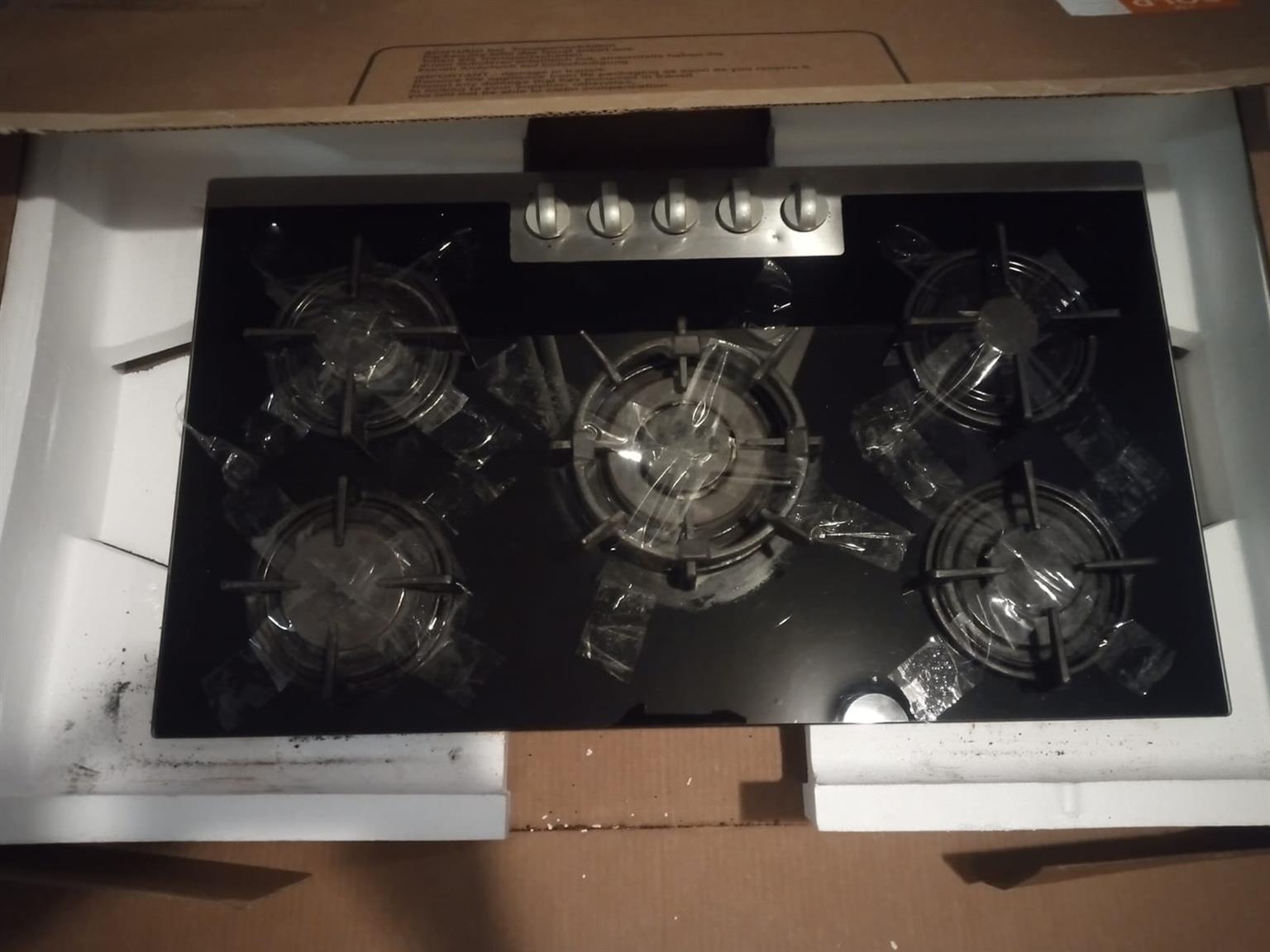 Defy Hob with a Defy 5 Plate Glass gas burner as a set | Junk Mail ...