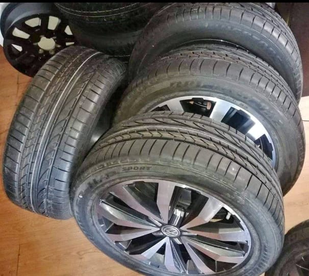 20" VW Amarok V6 Extreme original mags with brand new tyre set | Junk Mail