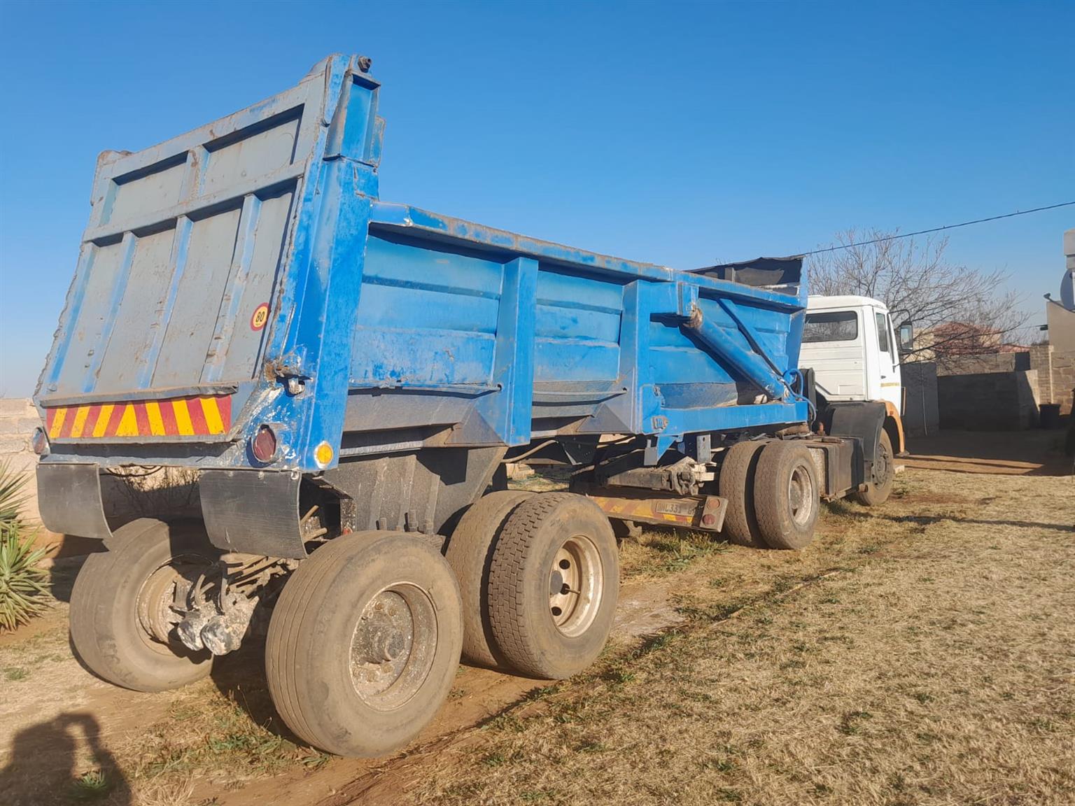 Mercedes 1982 ADE 422 Engine Single Axil Horse and Trailer | Junk Mail