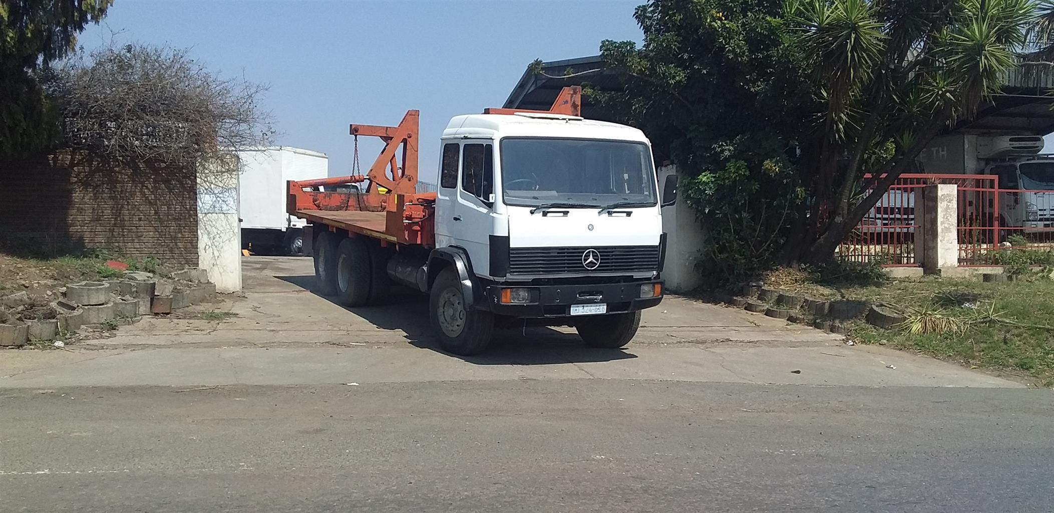 1992 MERECEDES BENZ ECONOLINER 16-23 CONTAINER LIFT CRANE | Junk Mail