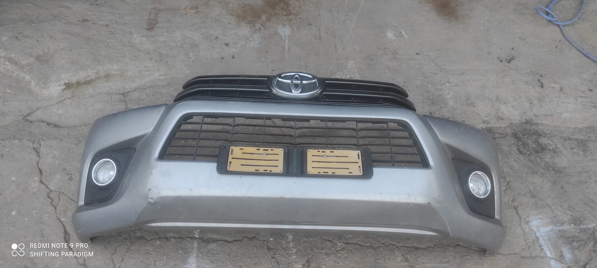 Toyota front bumper complete set - Grey | Junk Mail