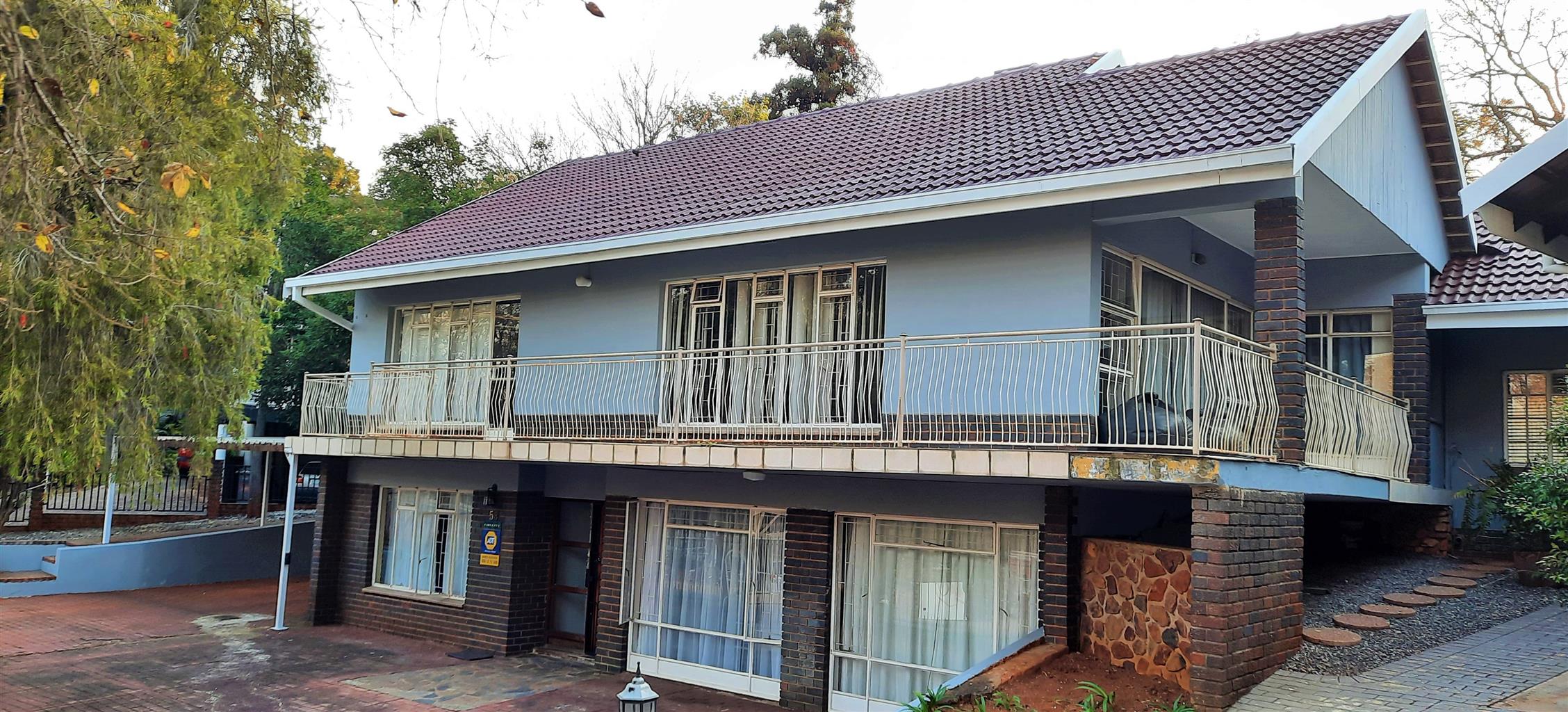 Rooms with own toilet in shared House in safe Estate in Lynnwood Manor ...