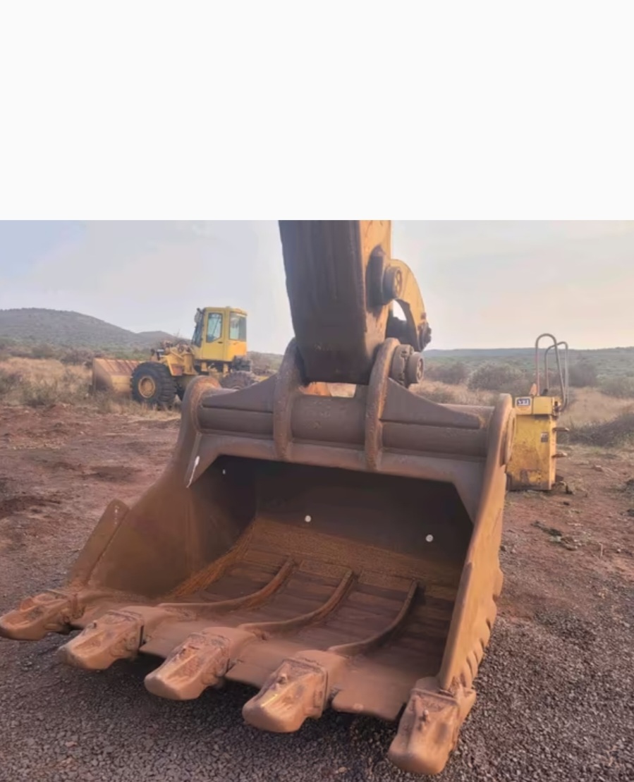 Komatsu PC600-7 2008 Excavator | Junk Mail
