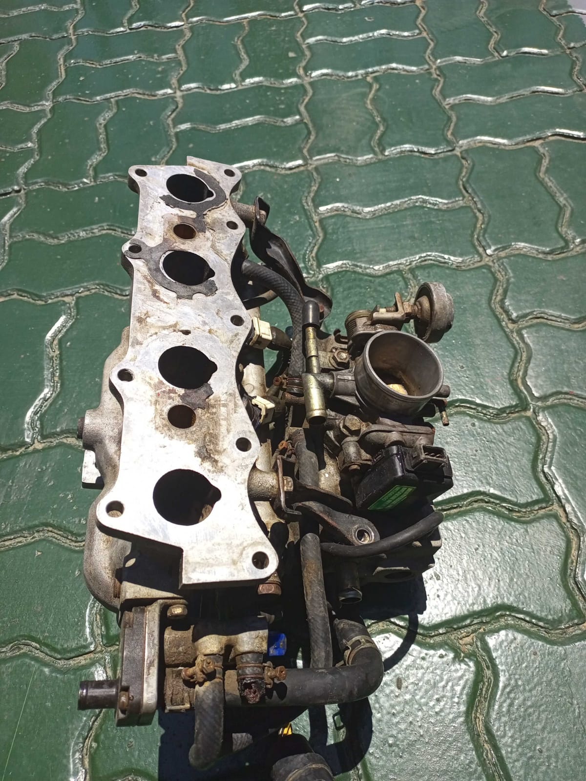 I'm selling the complete manifold for Mazda 323/Ford ruster | Junk Mail