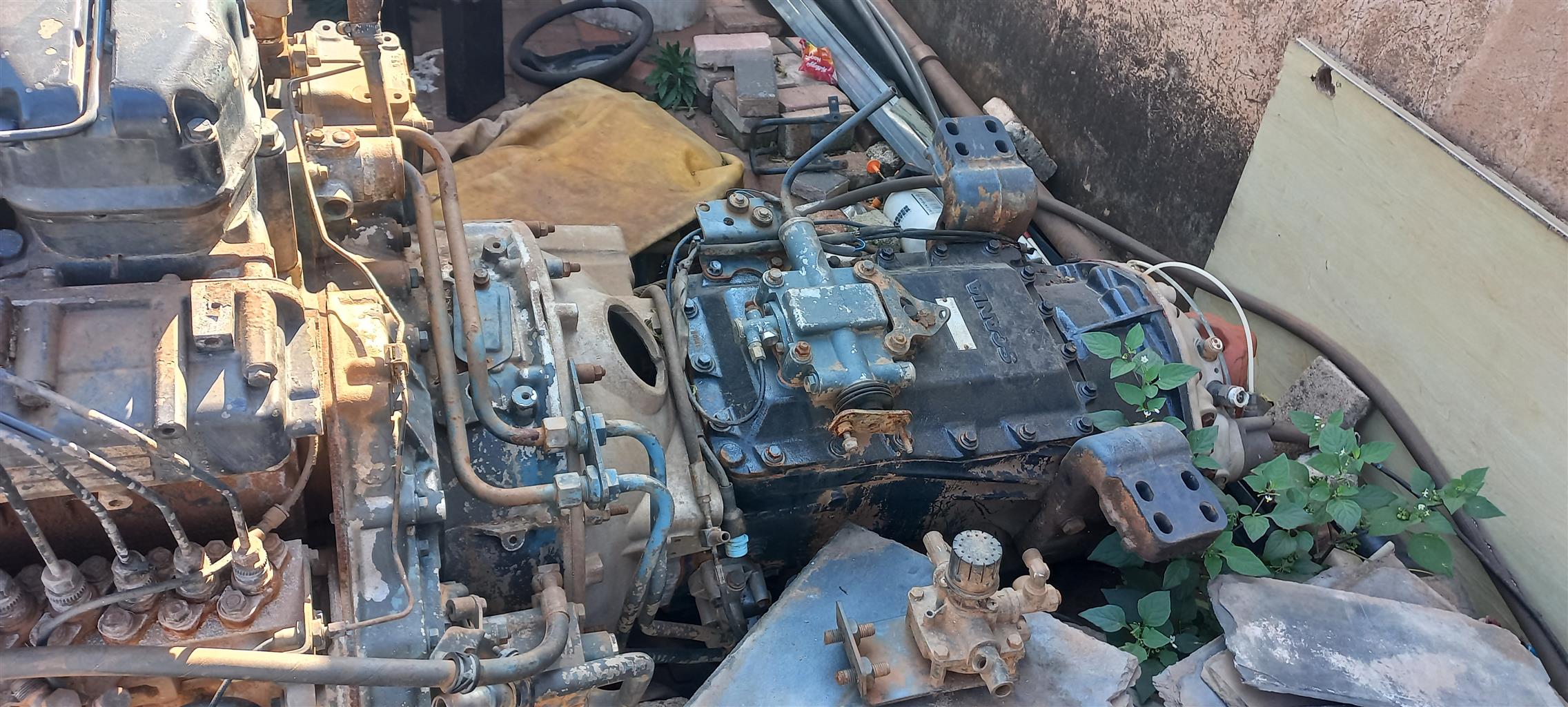 Scania 6 Cylinder P320 Engine with Turbo and gearbox | Junk Mail