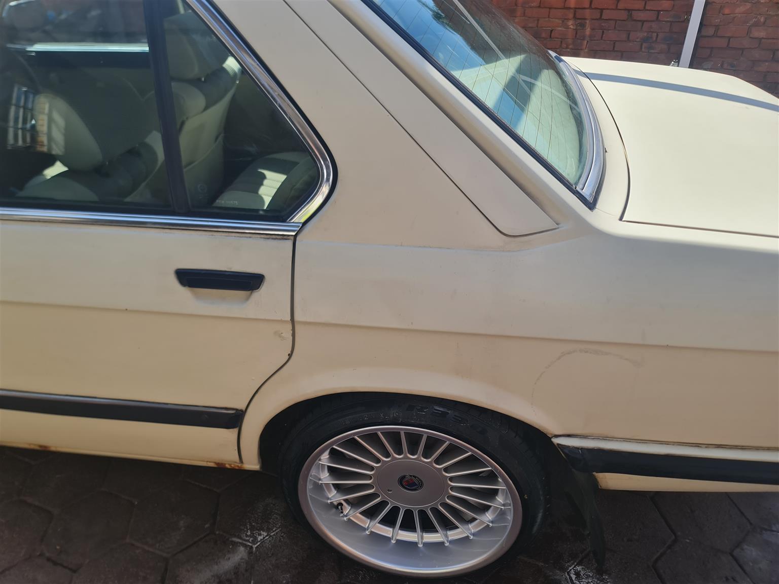 1985 BMW E28 AUTOMATIC 520I | Junk Mail Marketplace