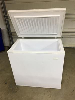 Snowmaster 12v n 220v freezer | Junk Mail