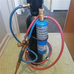 Porta pack gas set with universal torch and new pipes... I can deliver ...