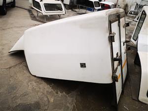 (2261) Nissan NP200 Cabover White Beekman Canopy | Junk Mail